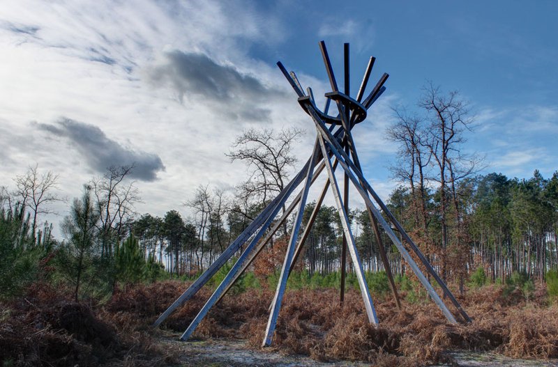 La sculpture de la "Forêt d'Art Contemporain"